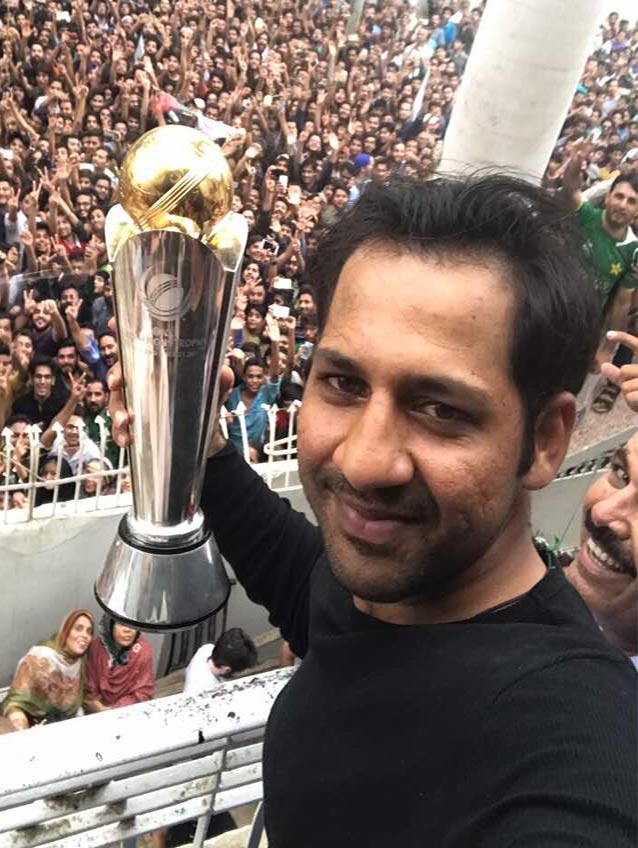 Our Pakistan: Thousands gather outside Sarfraz's home