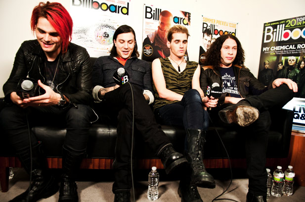 NOTICIAS MCR: MCR estrena “Gun.” y “AMBULANCE”