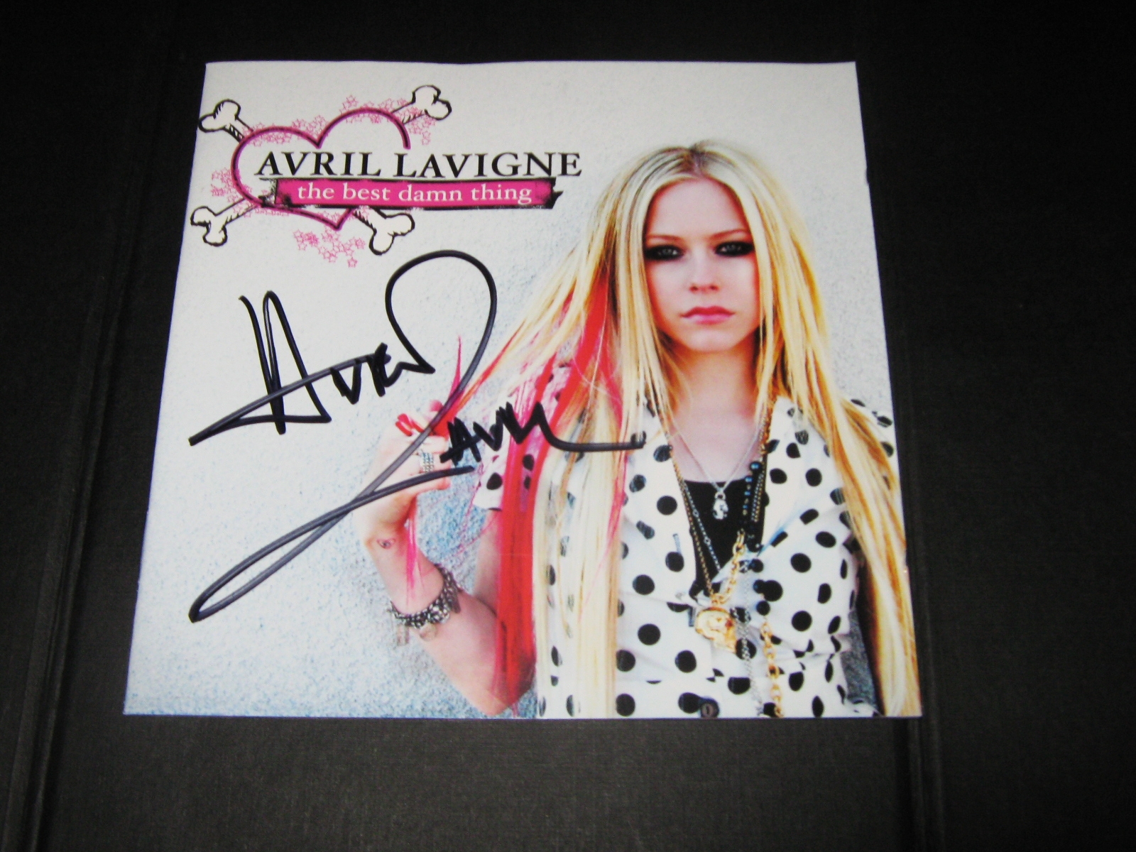 JoMaAB - Avril Lavigne's Collection: The Best Damn Thing - Signed by Avril
