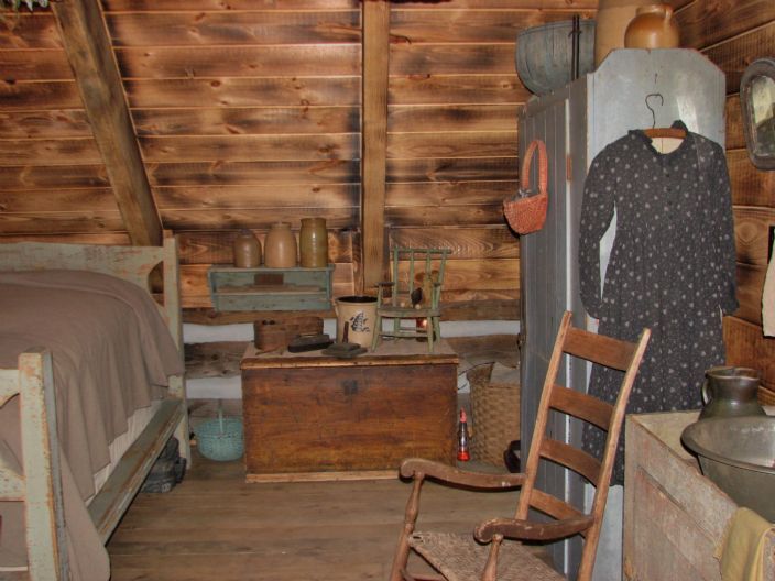 The Old Tattered Flag: A primitive homestead tour.....