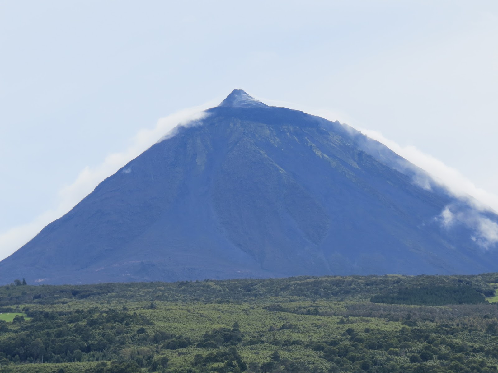 CAMIÑANDO POR CORREDOIRAS: Ascensión ó volcán de Pico (Illa de Pico ...