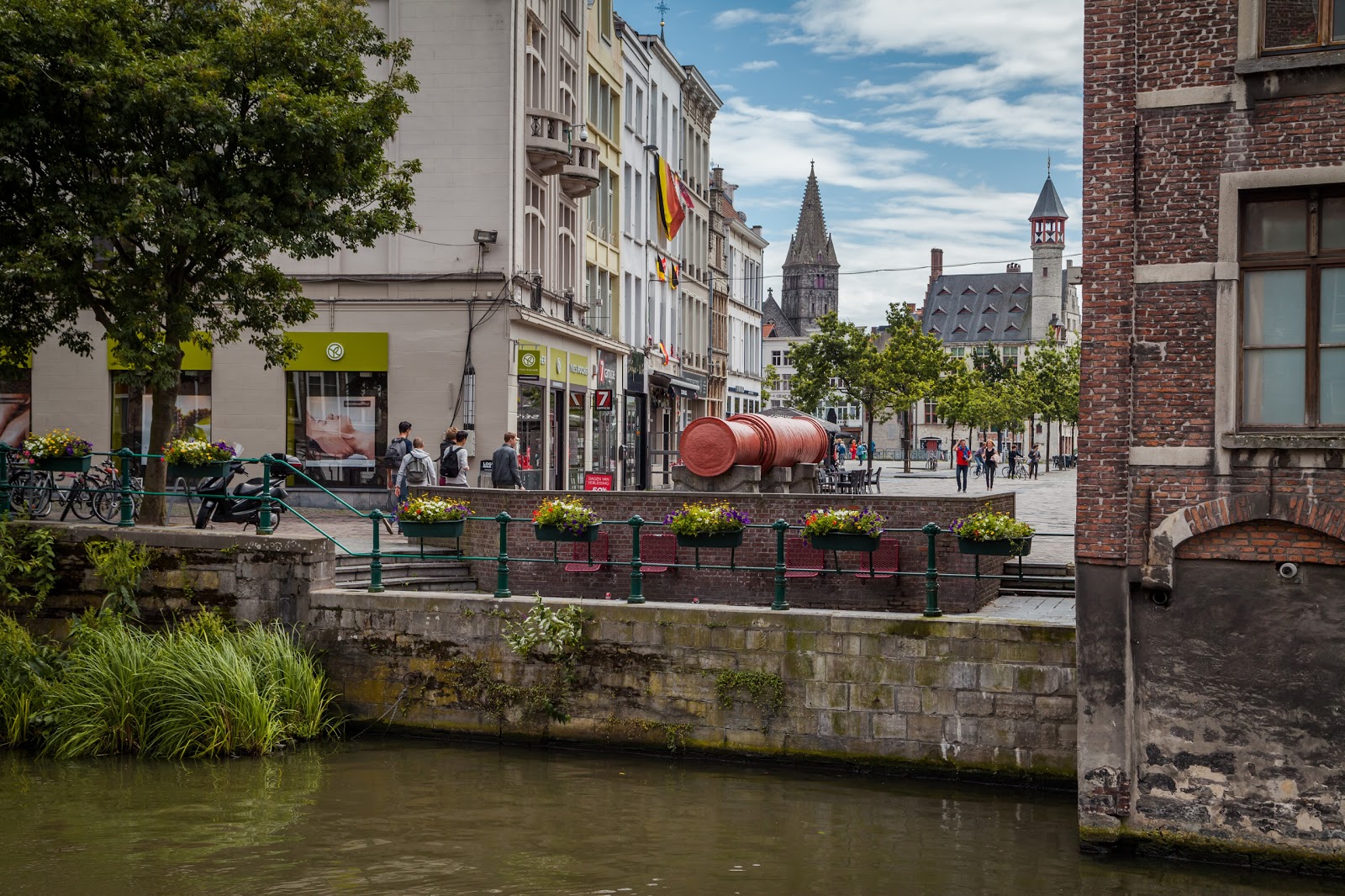 Ghent, Gent, or Gand? - Explore the World with Simon Sulyma