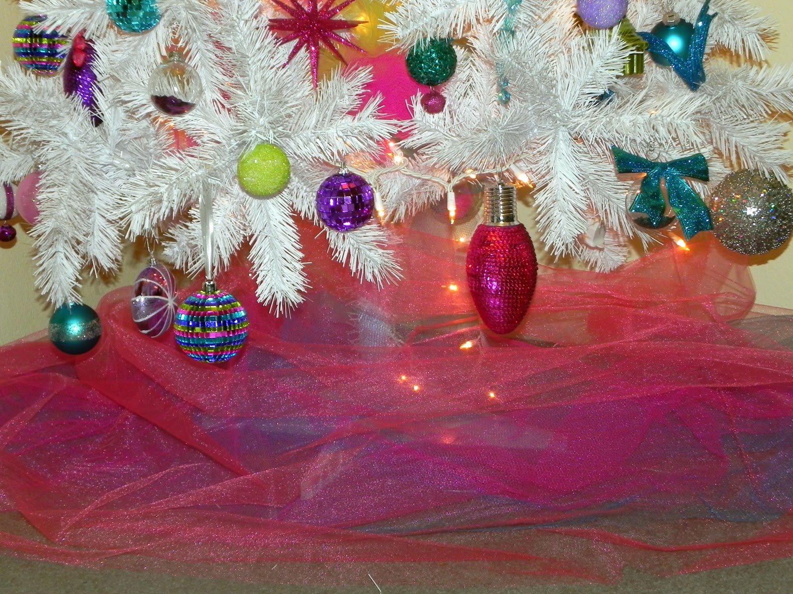 Smart n Snazzy: 12 DIYs of Christmas ~ Day 3 ~ Tulle for Your Tree