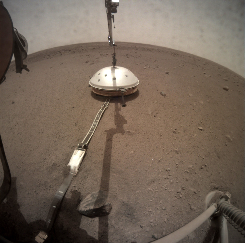 Orbiter.ch Space News: InSight's Seismometer Now Has a Cozy Shelter on Mars