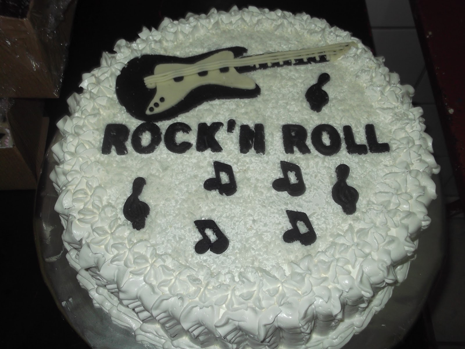 ♥♥ Simone Bolos e Doces ♥♥: BOLO ROCK'N ROLL
