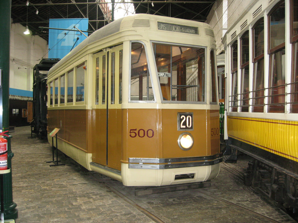 Os Caminhos de Ferro: STCP - Desfile de Carros Eléctricos - 05 Maio 2012