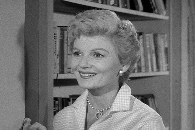 The Pop Tart: TV Moms, Part Two: "You Look Lovely, Mrs. Cleaver"