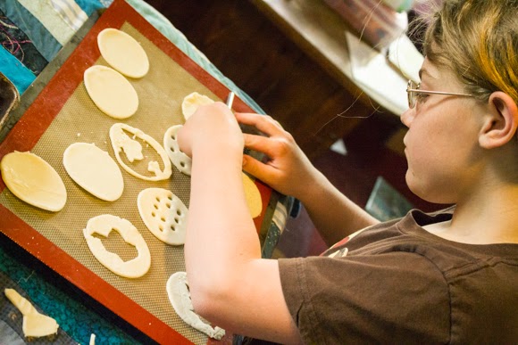 Craft Knife: Easy Icelandic Laufabraud Experience Using Pie Crust