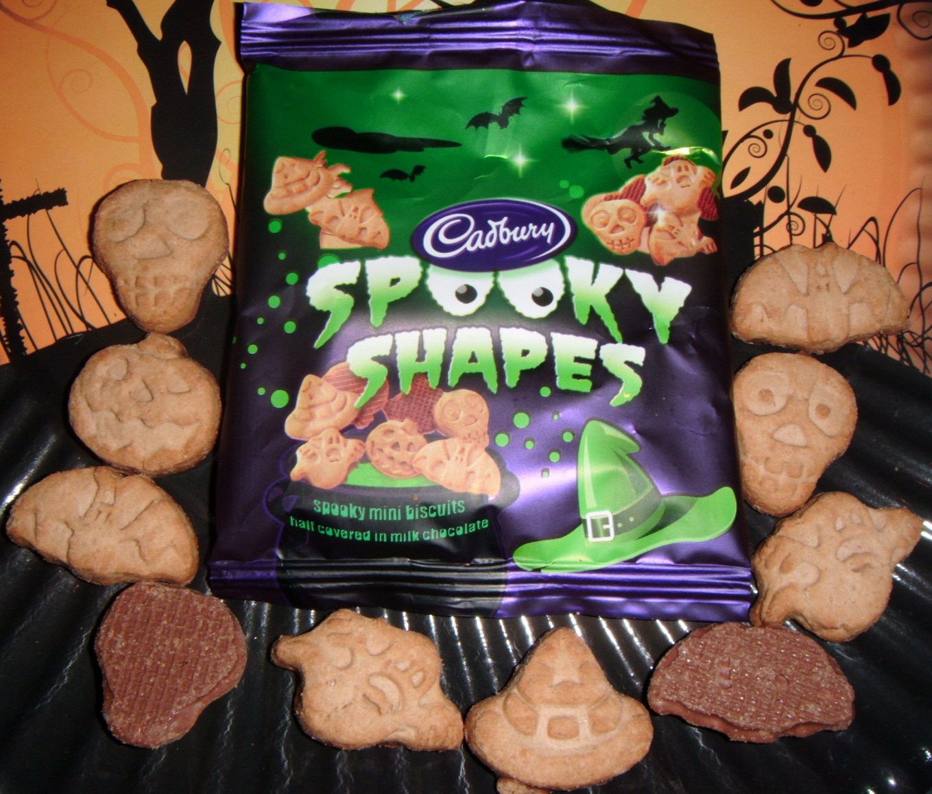 FOODSTUFF FINDS: Cadbury Spooky Shapes Biscuit Bags [By @cinabar]