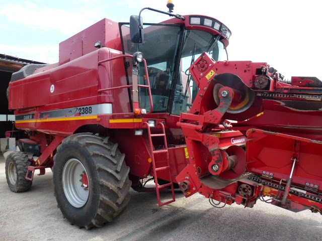 Combina CASE IH 2388 cu header de porumb