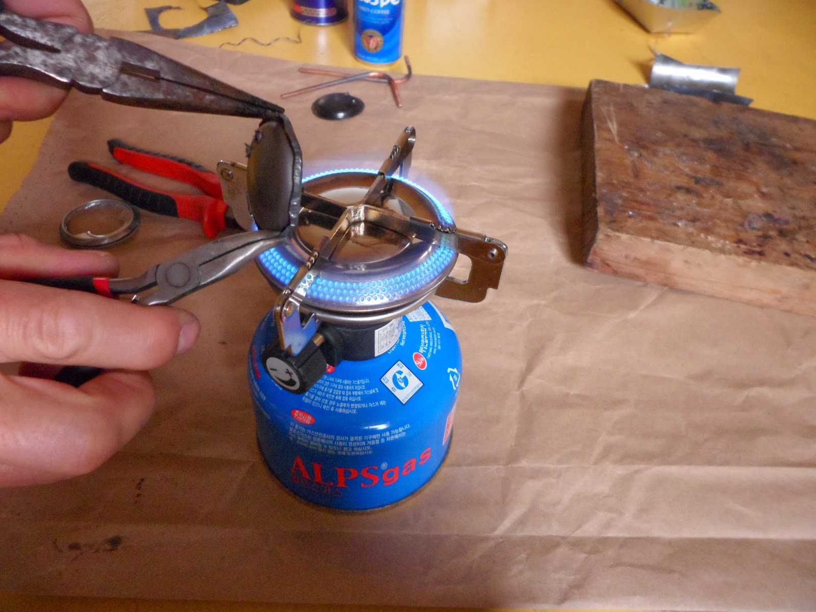 How to make the 'pop pop' boats' steam engine with an iron can ...