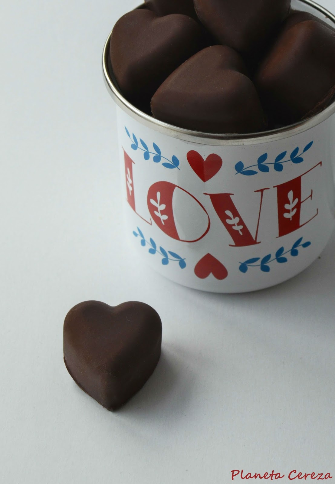 Planeta Cereza: Bombones de chocolate rellenos de cereza