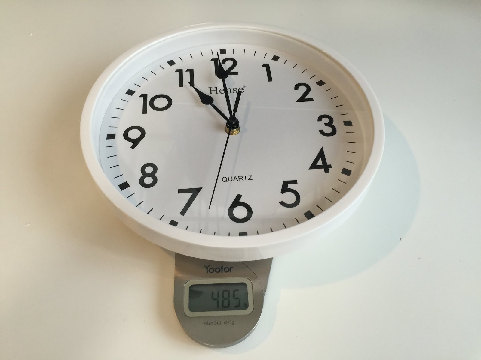 HENSE CLOCKS(ハンセ) 壁掛け時計 ホワイトフレーム 文字あり [連続秒針 スウィープ秒針][壁時計][アナログ] 10インチ ...