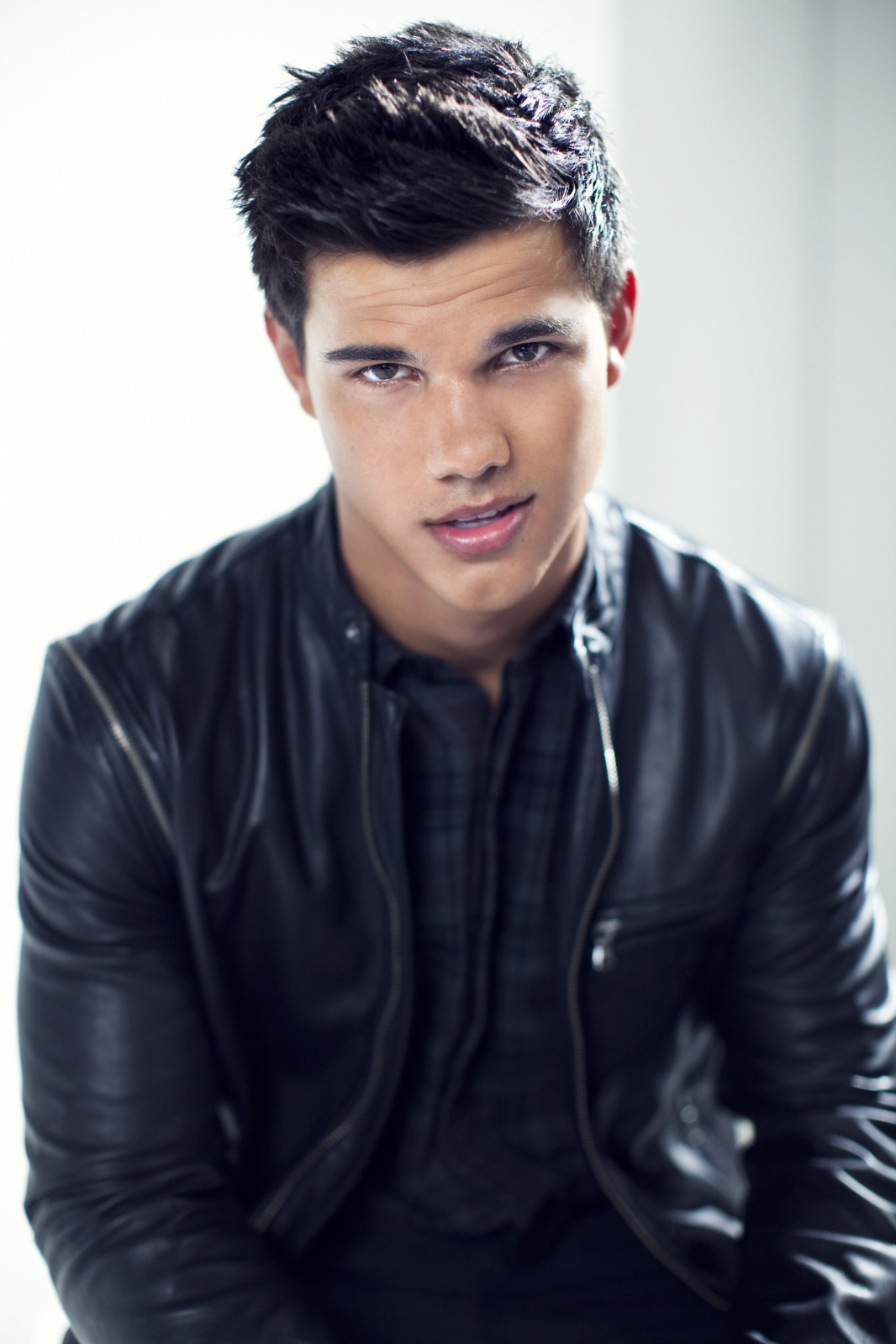 one direction: Taylor Lautner