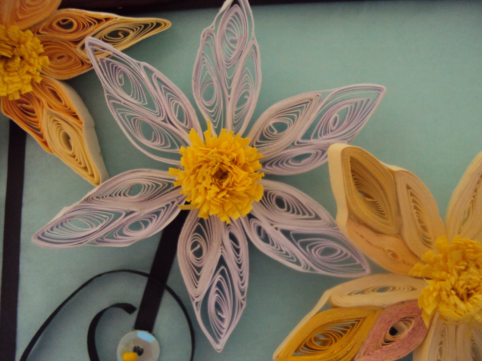 Inside out...: Summer inspired quilled daffodils