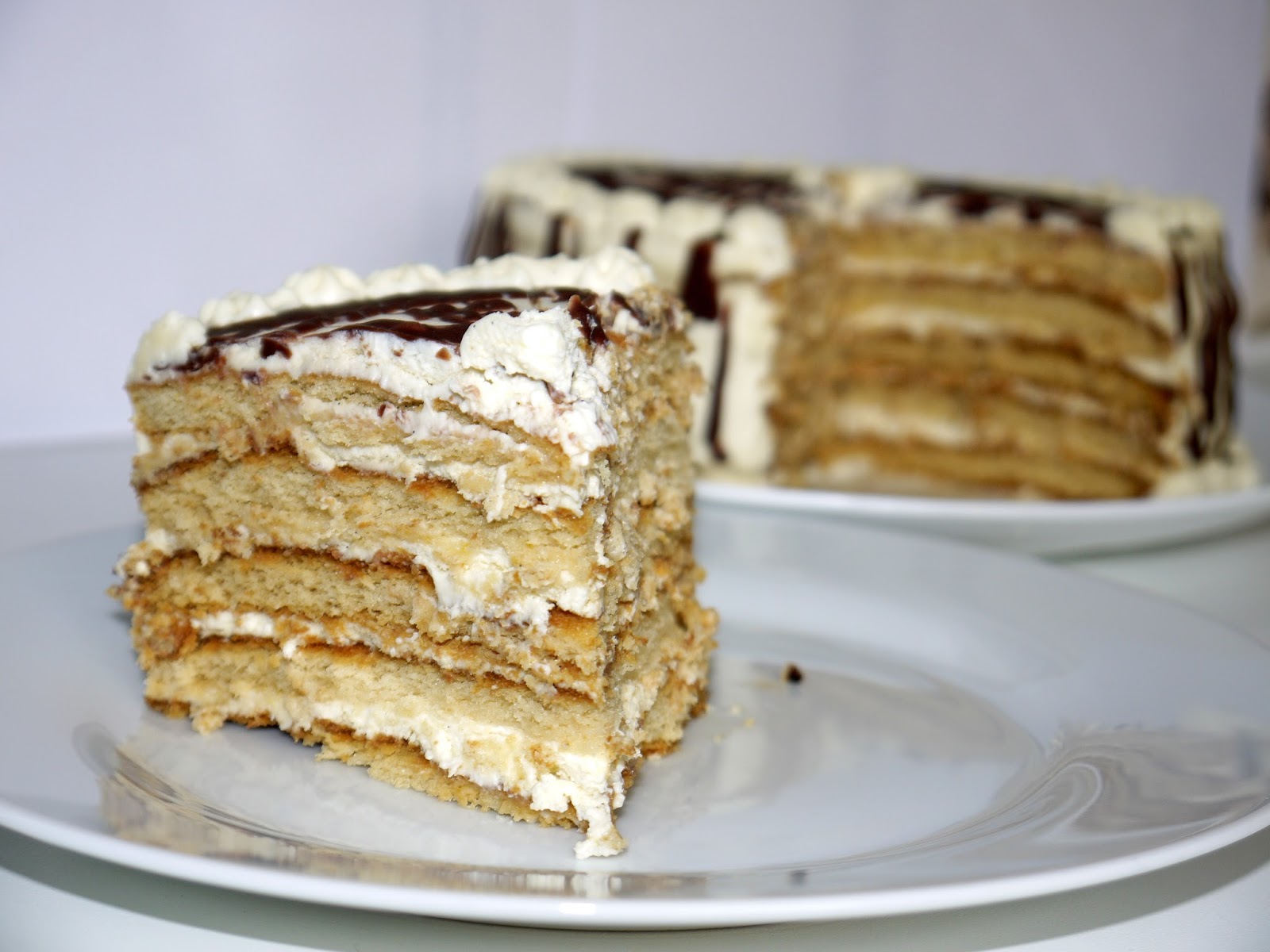 Plooshy Cuisine: Tort cu miere ''Medovik'' / Honey cake ''Medovik''