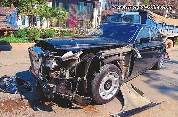 Rolls-Royce Phantom crashed in China | Carsfresh