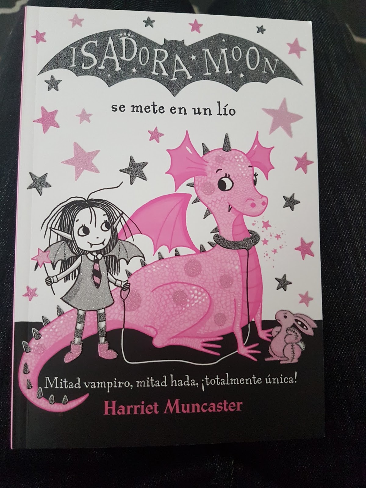 Libros que hay que leer: "Isadora Moon se mete en un lío" - Harriet ...