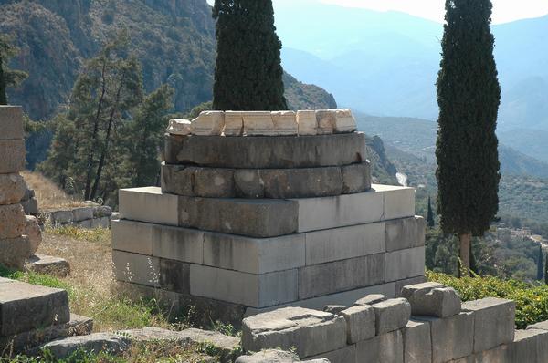 ΑΝΑΓΙΓΝΩΣΚΟΝΤΑΣ: Μνημείο της νίκης των Ελλήνων εναντίον των Περσών ...