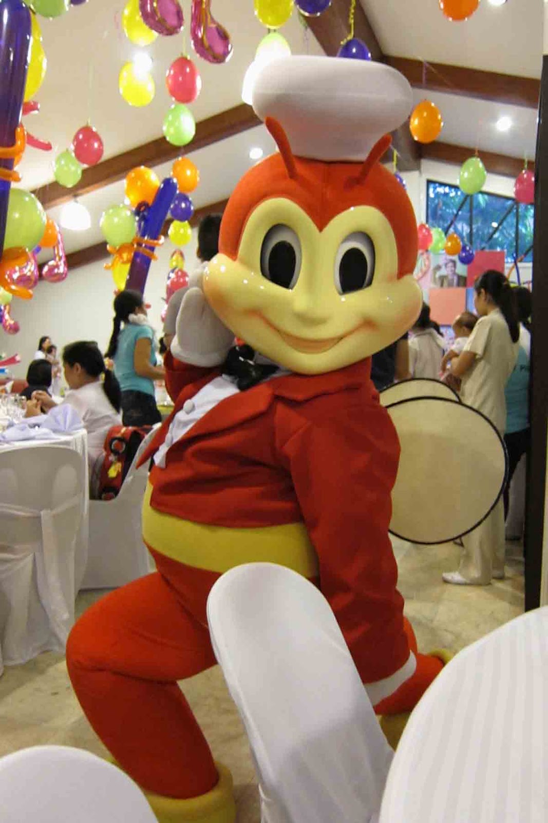 trigger happy foodie: Jollibee and a Glee Themed Birthday Bash