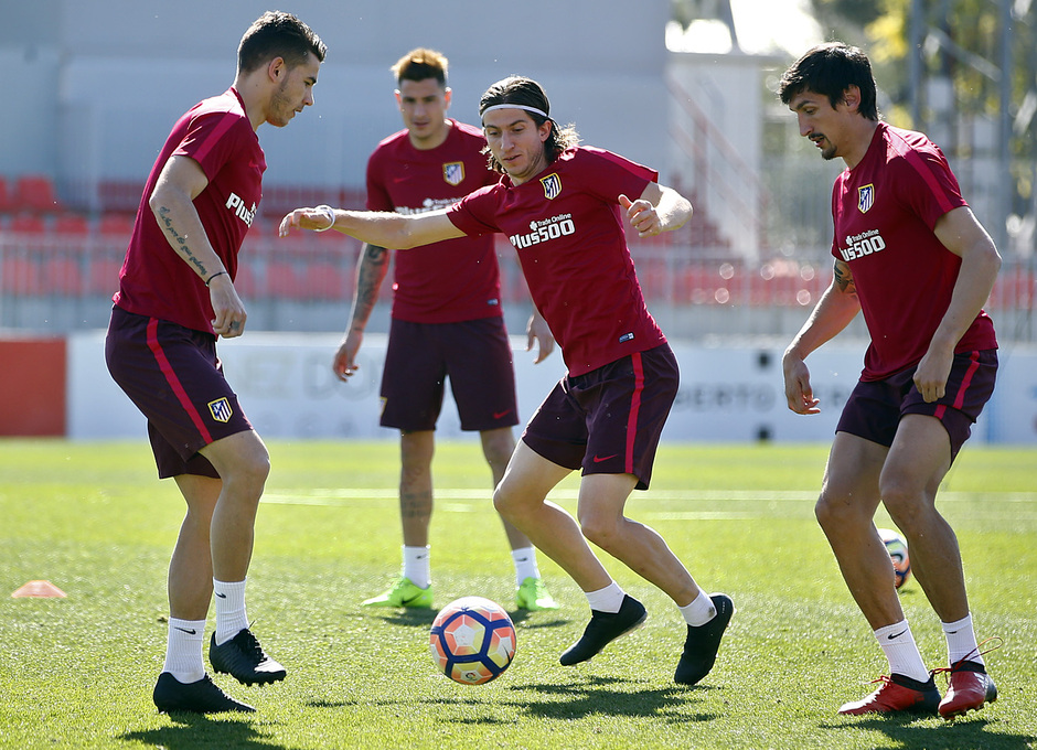 Atlético Defender Shows Off All-New Next-Gen Nike Tiempo Legend 2017-18 ...