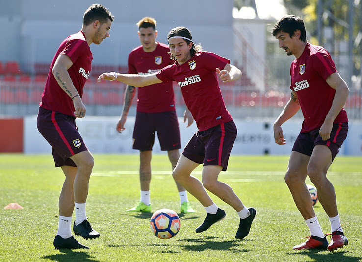 Atlético Defender Shows Off All-New Next-Gen Nike Tiempo Legend 2017-18 ...