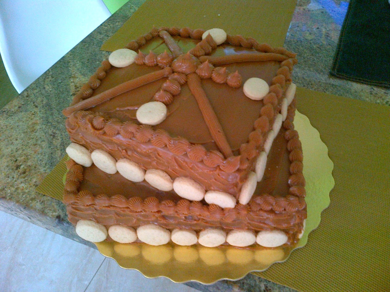 postresandcakesbylu: Torta de de capitas de arequipe con alfajor