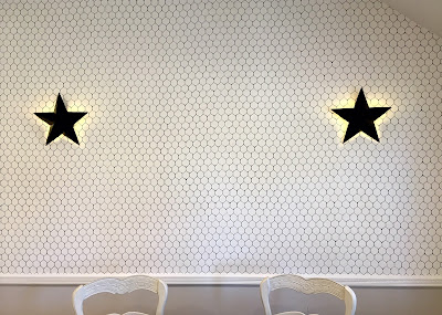 Content in a Cottage: Chicken Wire Wallpaper