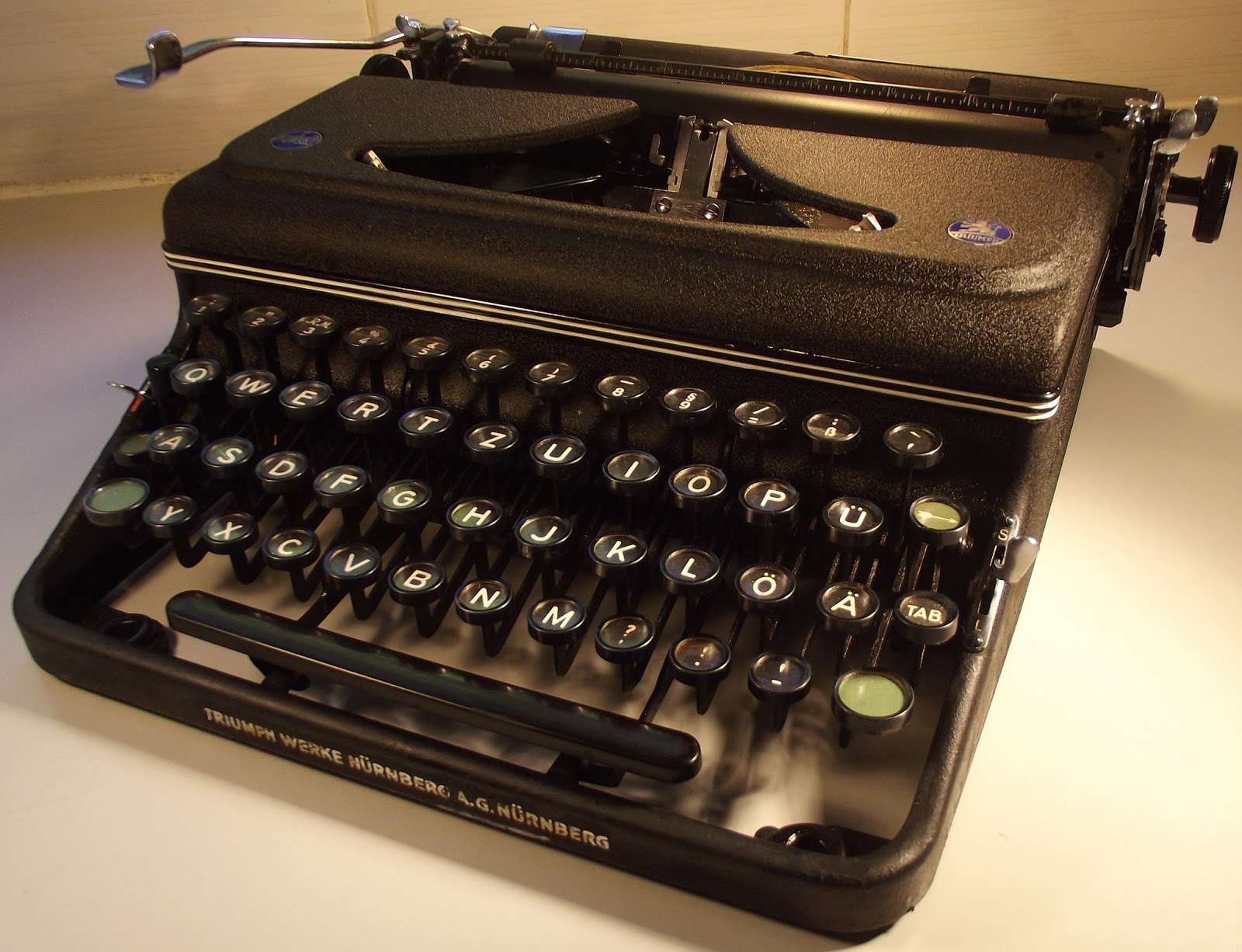 oz.Typewriter: Triumph Perfekt Portable Typewriter