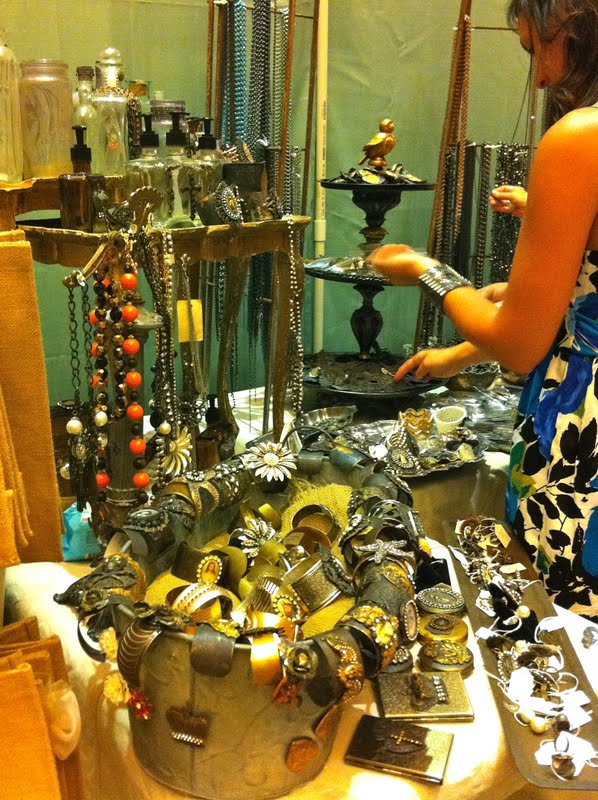 One Lucky Day: Queen Bee Market