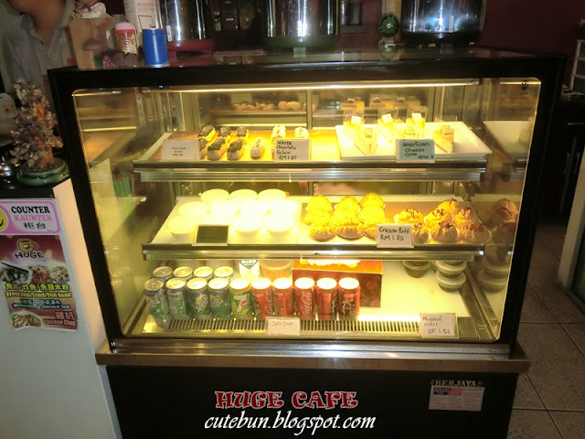 Huge Cafe - Talk about HUGE!