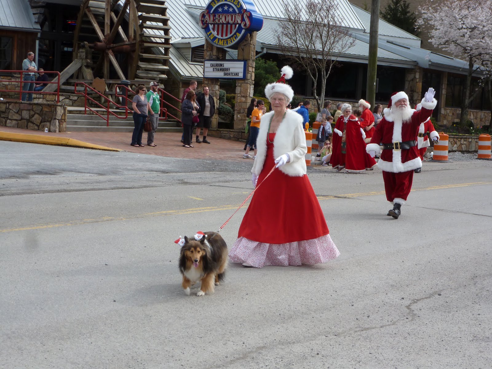 Kentucky Travels: St. Patrick's Day Santa Claus Parade, Gatlinburg, TN