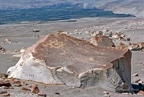 Complejo Petroglifico Toro Muerto en Camana