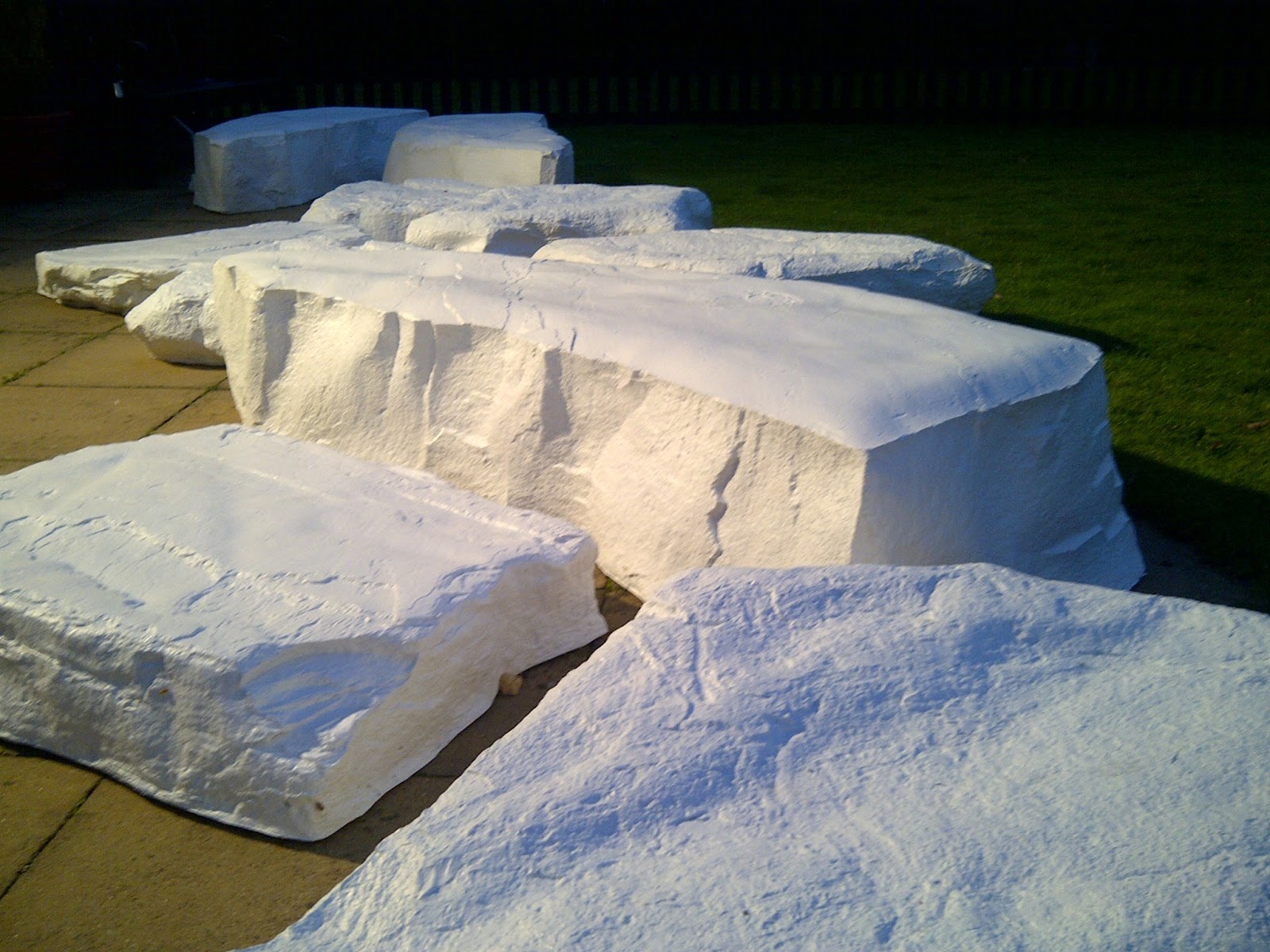 All about plants and planters: Natural rock effect penguin nesting box