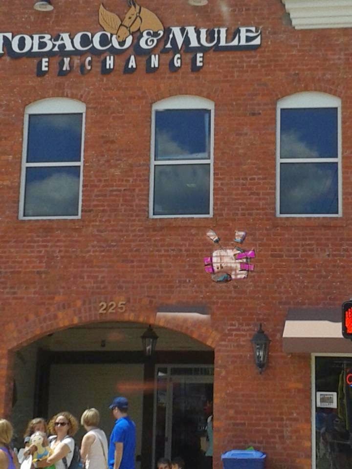 Ian Sands: Street Art : Gripe