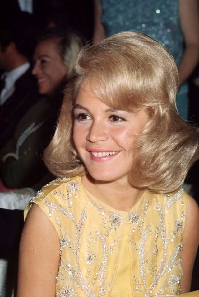 Stunning Color Photos of Sandra Dee From Between the 1950s and 1960s ...