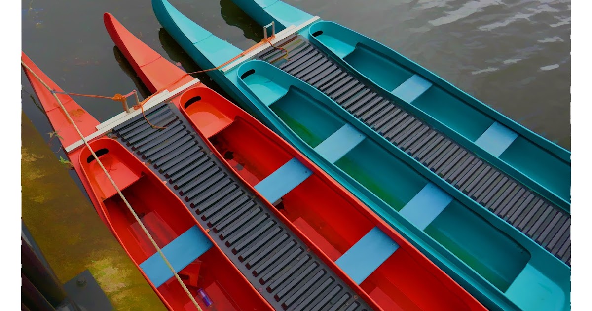 A picture a day: Sleeping Kayaks