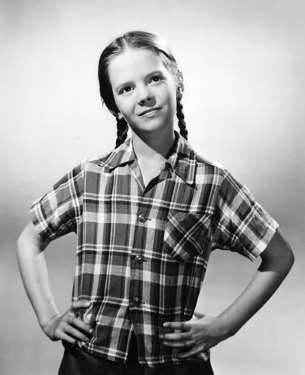 35 Rare and Adorable Photos of Child Star Natalie Wood in the 1940s ...