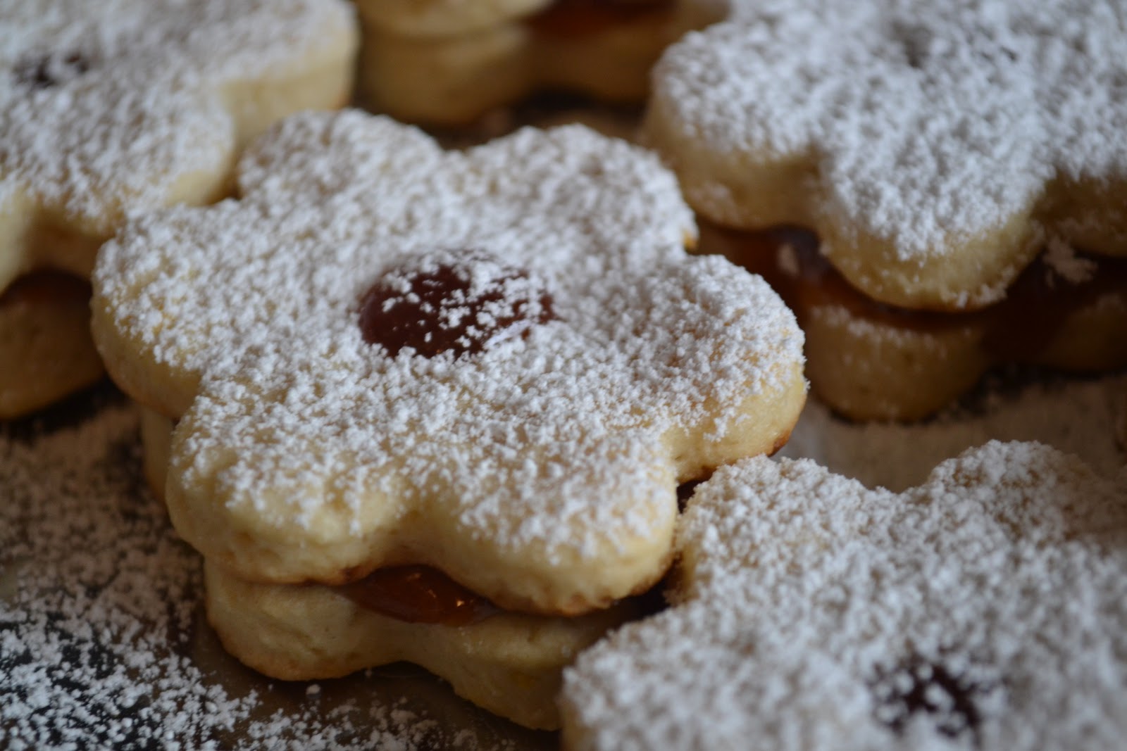 Myra's kitchen: Floricele cu gem