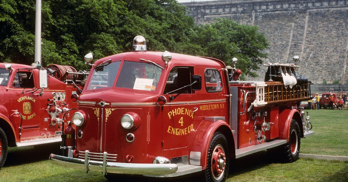 transpress nz: American LaFrance 700 series fire truck circa 1950