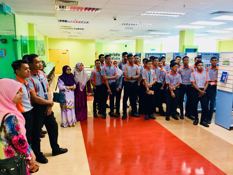 UniMAP Library: Lawatan Kerja Akademik Kolej Vokasional Kangar, Perlis.