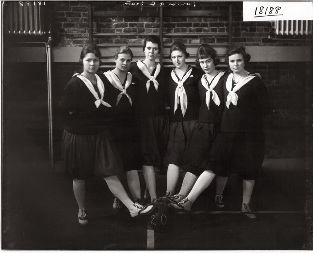 Interesting Vintage Portrait Photos of American Women's Basketball ...