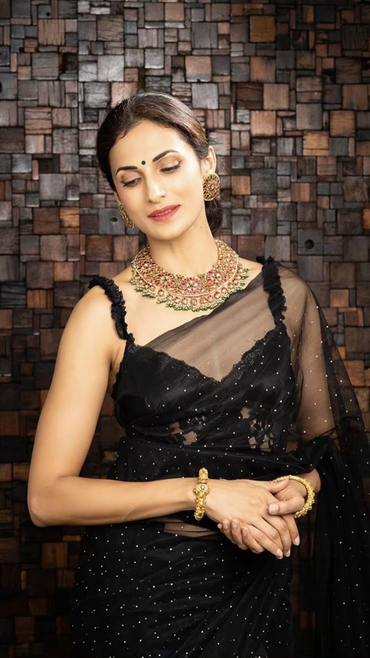 Shilpa Reddy in transparent saree with lace patterned black blouse ...