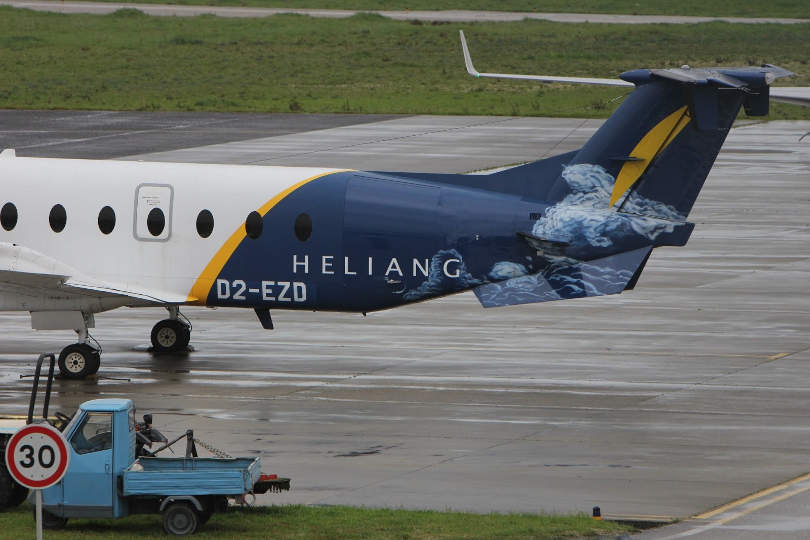 Flyingphotos Magazine News: HELIANG TRANSPORTE AÉREO - B1900D, D2-EZD
