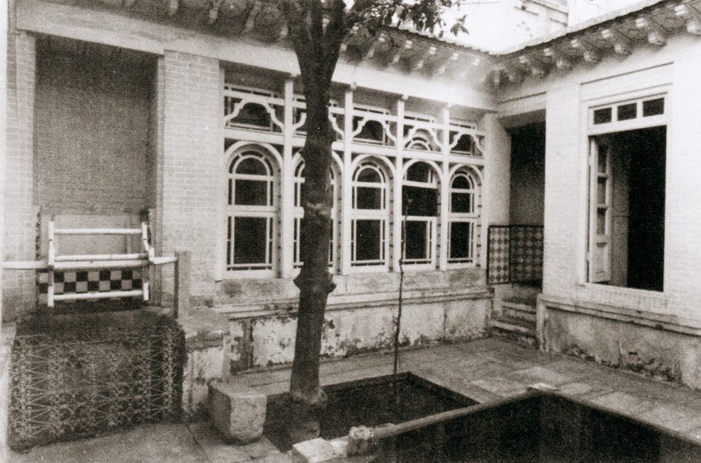 Baha'i Points of Interest: House of the Báb - views of the courtyard