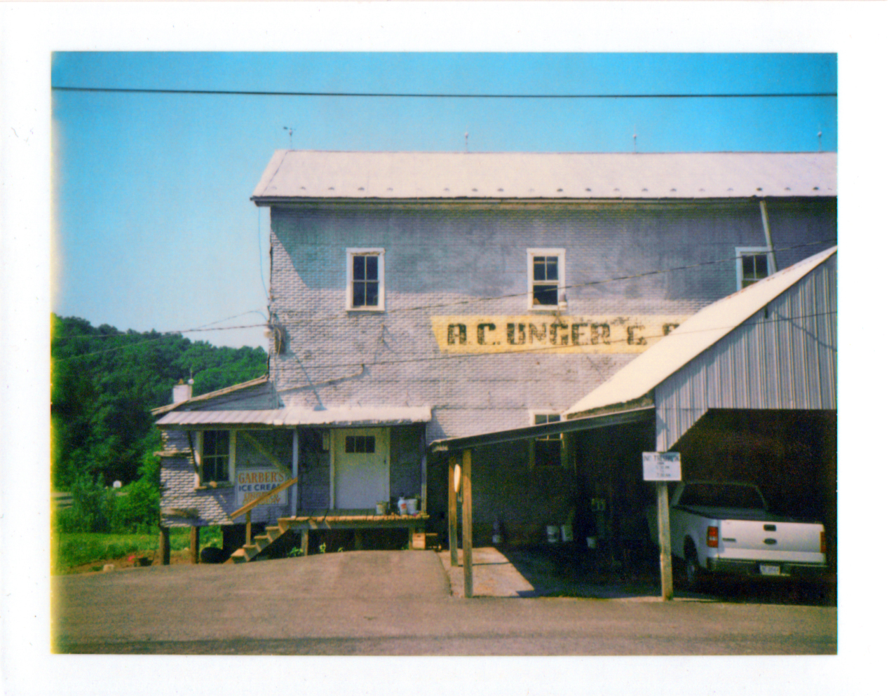 Robert Jones Photo: Garish: The Next Generation