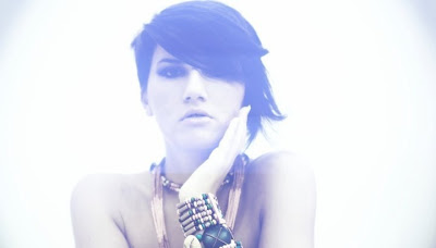 Gjira Kajtazi së shpejti me "Çka po don me t'knu" - MUZIKA