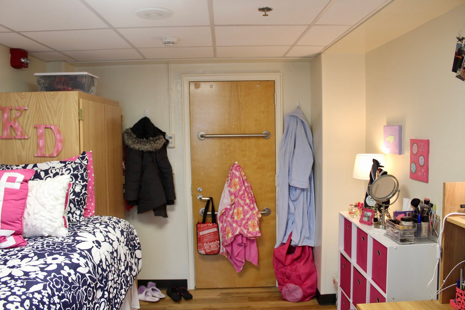 First Day of Class and my Junior Year Dorm Room | Tall and Preppy