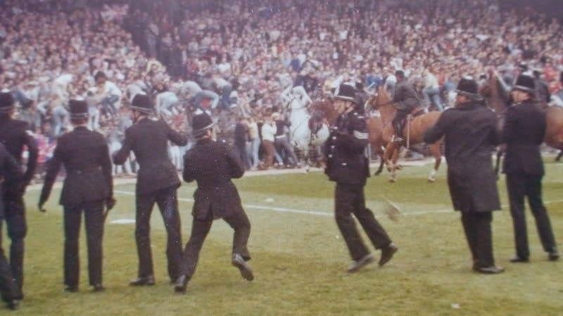 Football Hooligan Pictures: TWENTY PICTURES: Birmingham v Leeds riot 11 ...