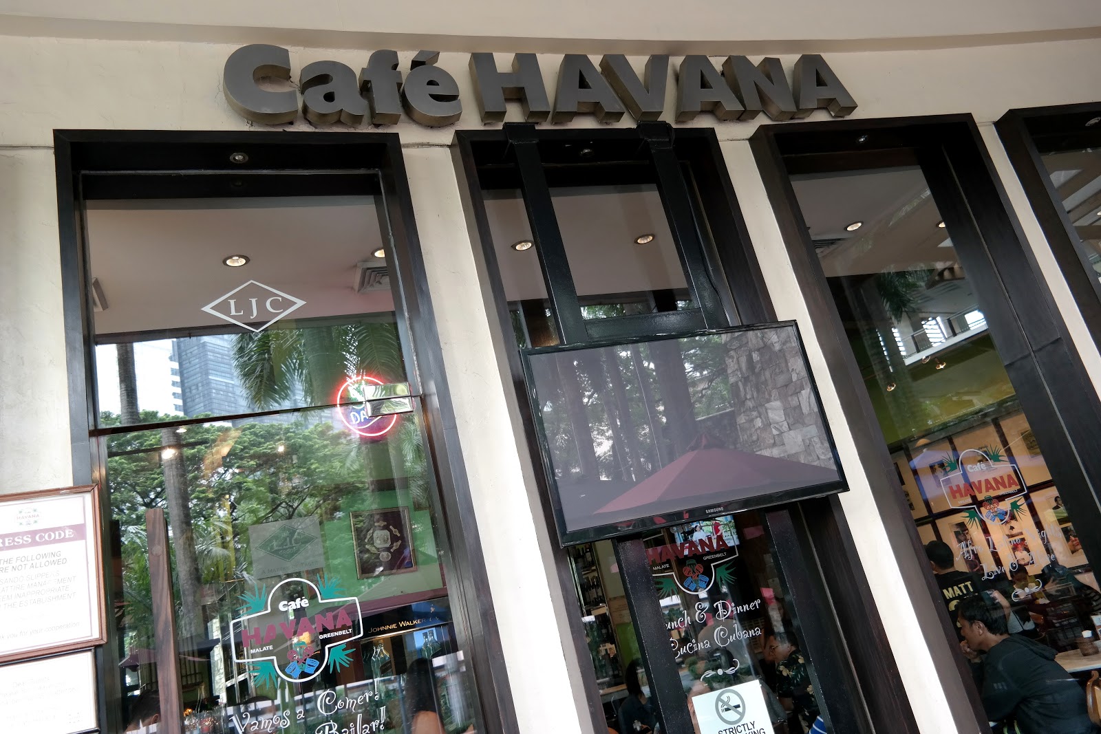 Sand Under My Feet: Cafe Havana: It's More Than Just A Bar